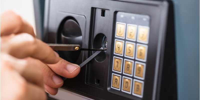 Cracking A Safe NYC Was Never This Easy Before!